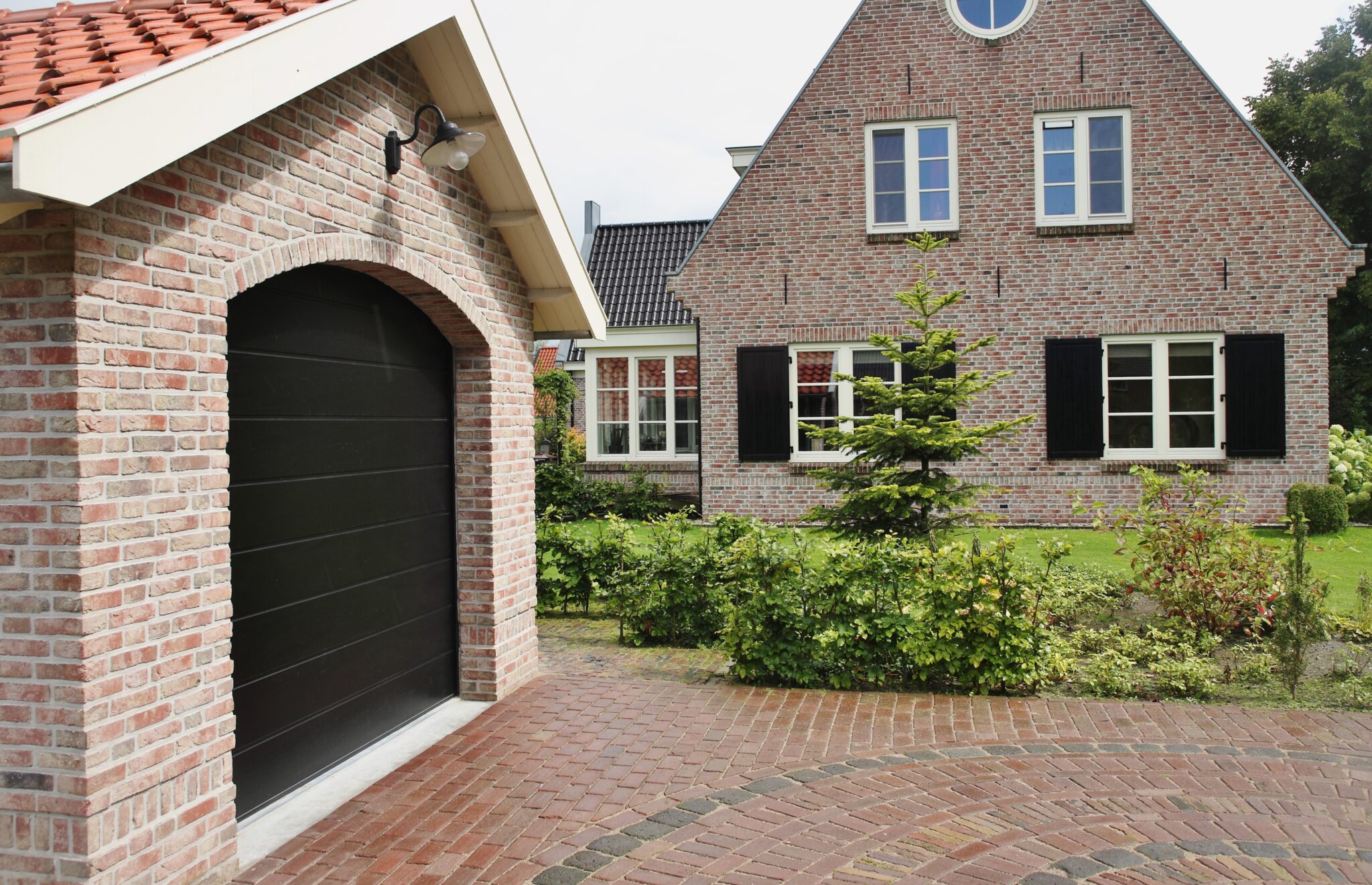 Condoor - Abma zonwering en garagedeuren
